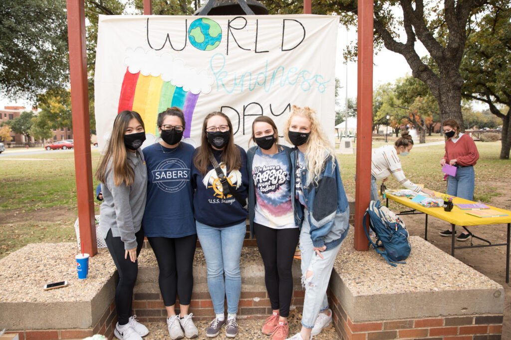 HSU Spreads a Little Kindness - Hardin-Simmons University